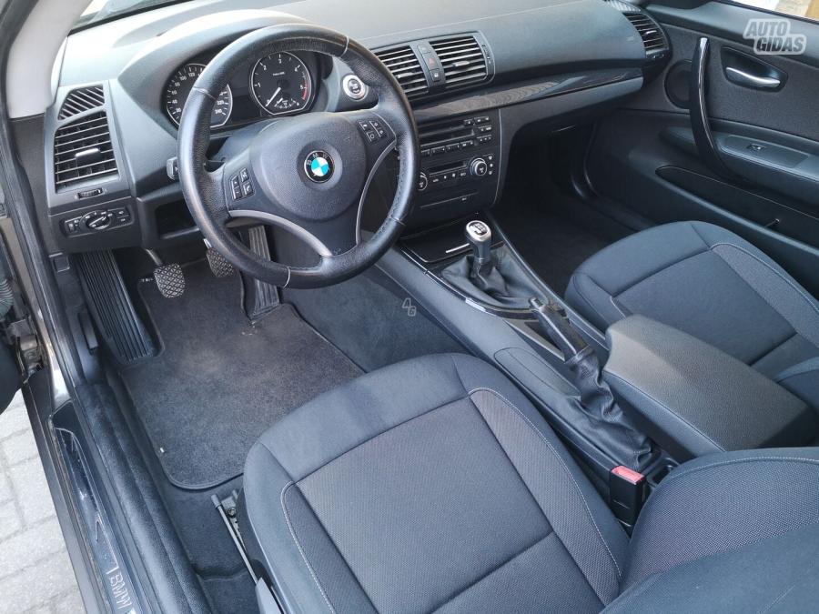 BMW 116 2009 in Kaunas, with an engine capacity of 2.00 L and mileage of 276 thousand km for 2950 €, photo 8 on AUTOMOTO.COM.LV