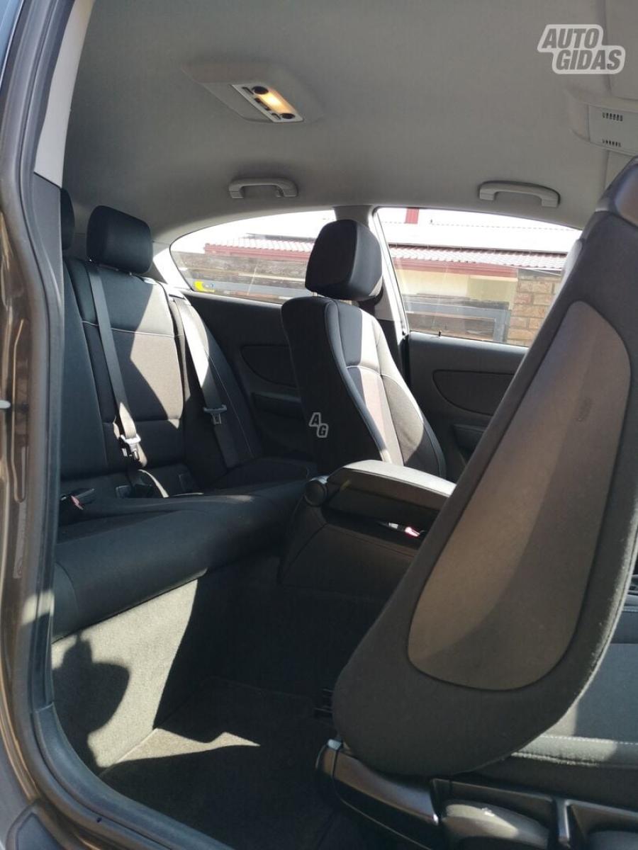 BMW 116 2009 in Kaunas, with an engine capacity of 2.00 L and mileage of 276 thousand km for 2950 €, photo 9 on AUTOMOTO.COM.LV