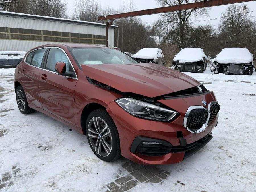 Orange BMW 116 2023 in Kaunas, with an engine capacity of 1.50 L and mileage of 27 thousand km for 10800 €, photo 1 on AUTOMOTO.COM.LV