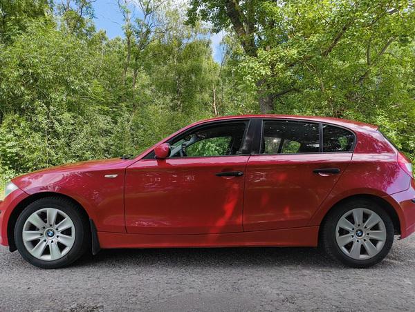 Red BMW 116 2005 in Kuressaare, with an engine capacity of 85.00 L and mileage of 307 thousand km for 2300 €, photo 4 on AUTOMOTO.COM.LV