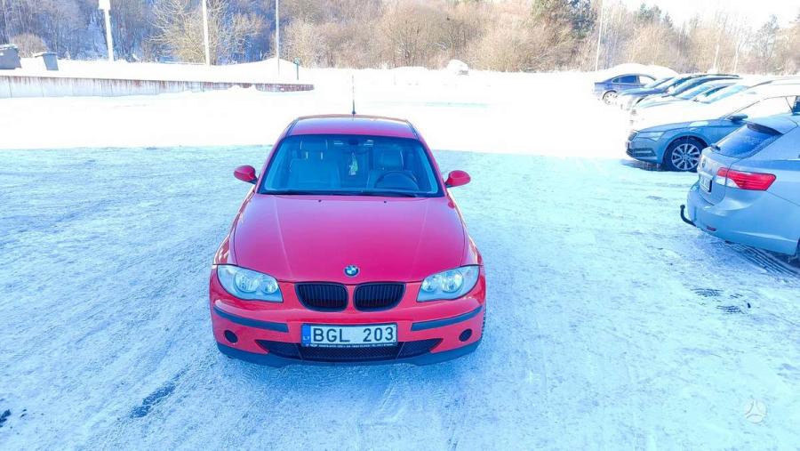 Red BMW 116 2006 in Vilnius, with an engine capacity of 1.60 L and mileage of 228 thousand km for 2300 €, photo 3 on AUTOMOTO.COM.LV