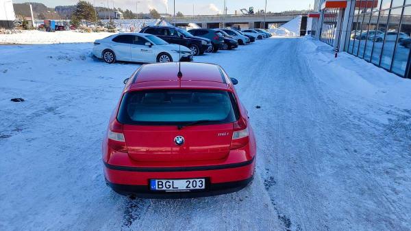 Red BMW 116 2006 in Vilnius, with an engine capacity of 1.60 L and mileage of 228 thousand km for 2300 €, photo 5 on AUTOMOTO.COM.LV