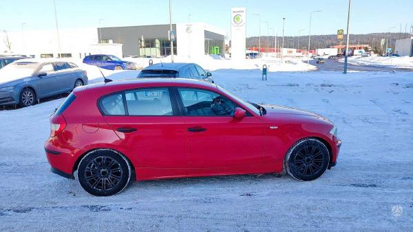 Red BMW 116 2006 in Vilnius, with an engine capacity of 1.60 L and mileage of 228 thousand km for 2300 €, photo 7 on AUTOMOTO.COM.LV