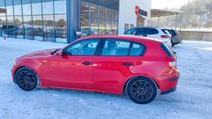 Red BMW 116 2006 in Vilnius, with an engine capacity of 1.60 L and mileage of 228 thousand km for 2300 €, photo 8 on AUTOMOTO.COM.LV