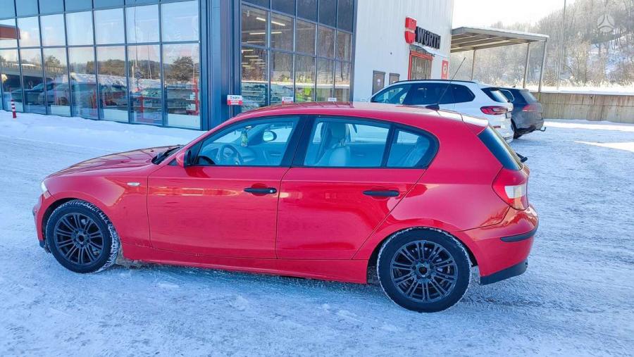 Red BMW 116 2006 in Vilnius, with an engine capacity of 1.60 L and mileage of 228 thousand km for 2300 €, photo 8 on AUTOMOTO.COM.LV