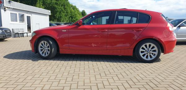 Red BMW 116 2006 in Kedainiai, with an engine capacity of 1.60 L and mileage of 213 thousand km for 2800 €, photo 6 on AUTOMOTO.COM.LV