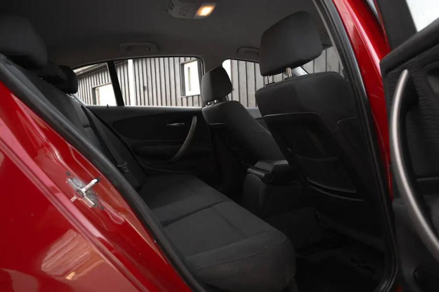 Sarkans BMW 116 2009 Jelgava, ar dzinēja tilpumu 1.60 L un nobraukumu 191 tūkst. km par 2900 €, foto 12 vietnē AUTOMOTO.COM.LV