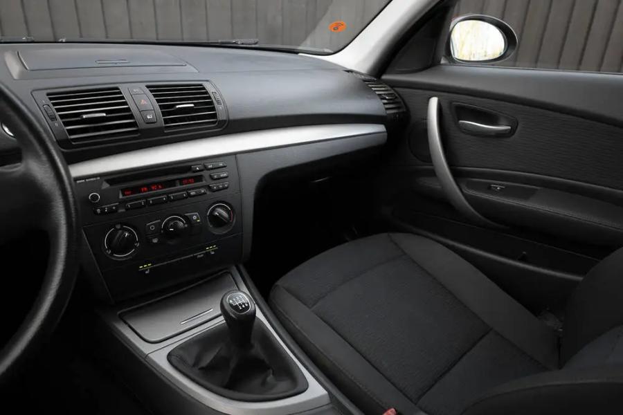 Sarkans BMW 116 2009 Jelgava, ar dzinēja tilpumu 1.60 L un nobraukumu 191 tūkst. km par 2900 €, foto 15 vietnē AUTOMOTO.COM.LV