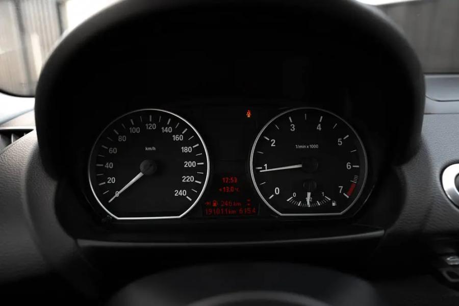 Sarkans BMW 116 2009 Jelgava, ar dzinēja tilpumu 1.60 L un nobraukumu 191 tūkst. km par 2900 €, foto 16 vietnē AUTOMOTO.COM.LV