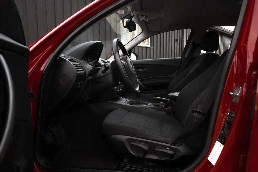 Sarkans BMW 116 2009 Jelgava, ar dzinēja tilpumu 1.60 L un nobraukumu 191 tūkst. km par 2900 €, foto 17 vietnē AUTOMOTO.COM.LV