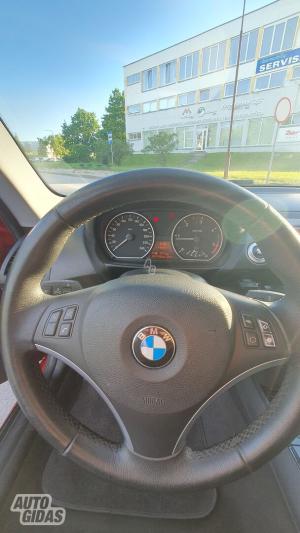 Sarkans BMW 116 2011 Panevēža, ar dzinēja tilpumu 2.00 L un nobraukumu 249 tūkst. km par 2800 €, foto 12 vietnē AUTOMOTO.COM.LV