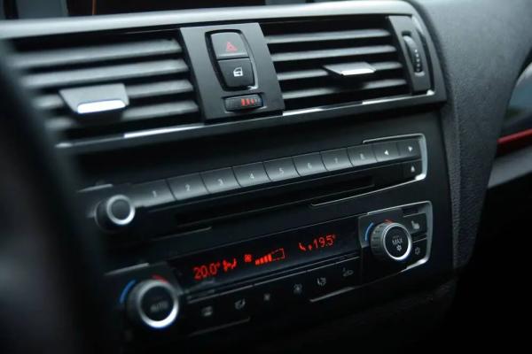 Red BMW 116 2012 in Riga, with an engine capacity of 1.60 L and mileage of 196 thousand km for 5700 €, photo 6 on AUTOMOTO.COM.LV
