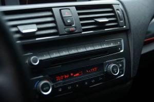 Red BMW 116 2012 in Riga, with an engine capacity of 1.60 L and mileage of 196 thousand km for 5700 €, photo 7 on AUTOMOTO.COM.LV