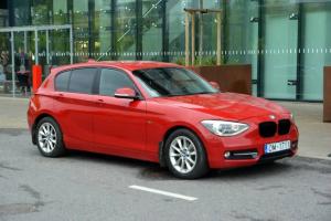 Red BMW 116 2012 in Riga, with an engine capacity of 1.60 L and mileage of 196 thousand km for 5700 €, photo 10 on AUTOMOTO.COM.LV