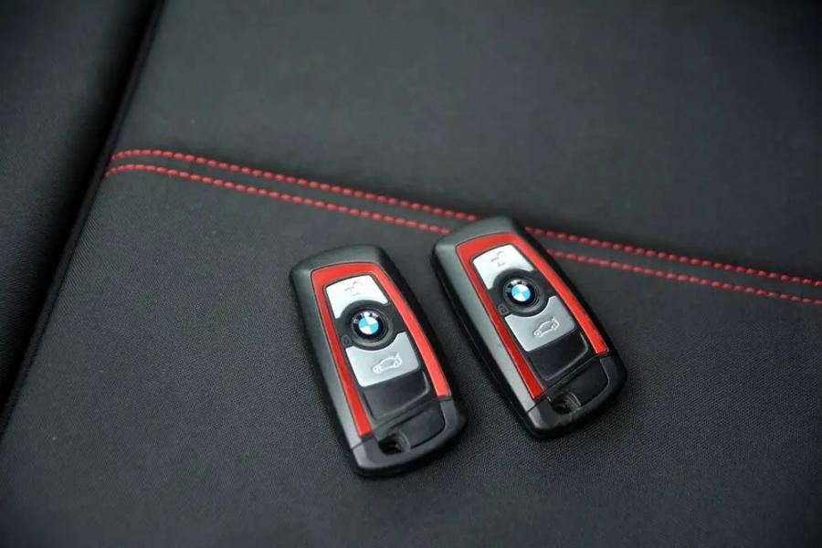 Red BMW 116 2012 in Riga, with an engine capacity of 1.60 L and mileage of 196 thousand km for 5700 €, photo 21 on AUTOMOTO.COM.LV