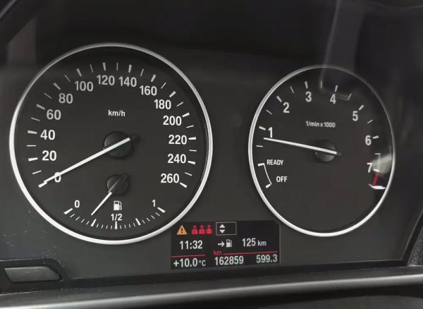 Red BMW 116 2012 in Riga, with an engine capacity of 1.60 L and mileage of 163 thousand km for 5990 €, photo 8 on AUTOMOTO.COM.LV