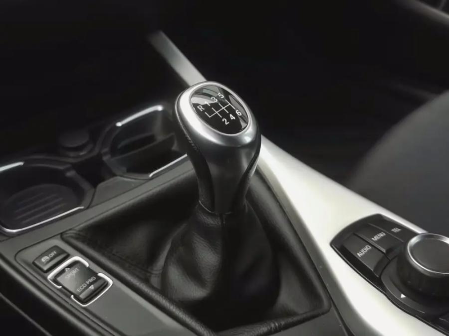 Sarkans BMW 116 2012 Rīga, ar dzinēja tilpumu 1.60 L un nobraukumu 163 tūkst. km par 5990 €, foto 14 vietnē AUTOMOTO.COM.LV