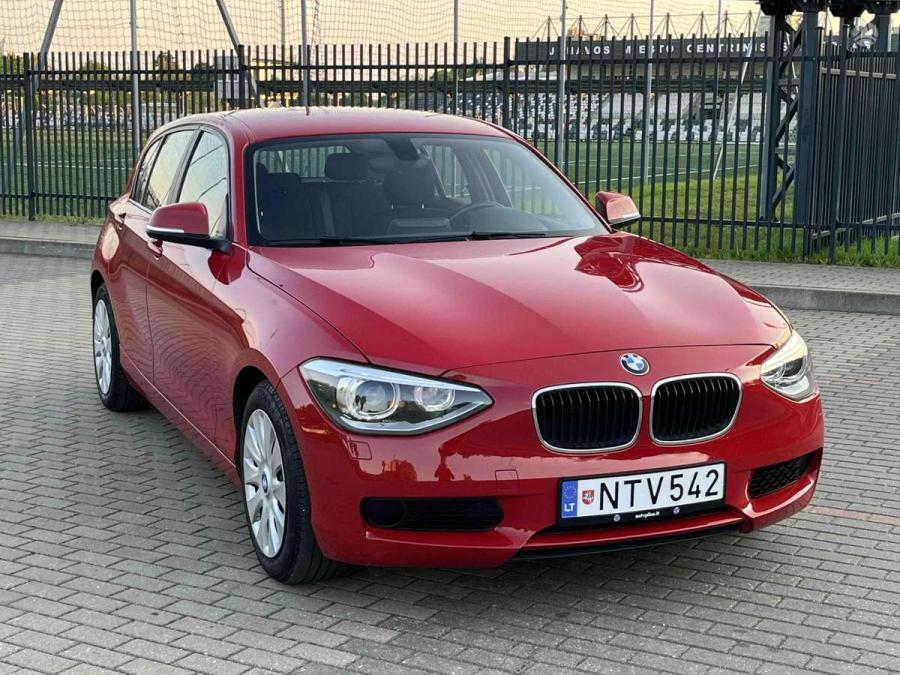 Red BMW 116 2012 in Jonava, with an engine capacity of 2.00 L and mileage of 233 thousand km for 4900 €, photo 3 on AUTOMOTO.COM.LV