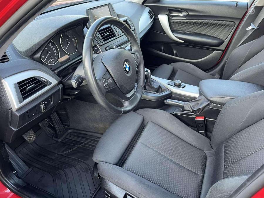 Red BMW 116 2012 in Jonava, with an engine capacity of 2.00 L and mileage of 233 thousand km for 4900 €, photo 12 on AUTOMOTO.COM.LV