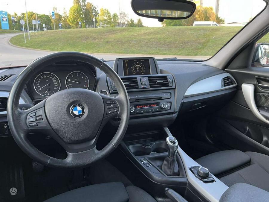 Red BMW 116 2012 in Jonava, with an engine capacity of 2.00 L and mileage of 233 thousand km for 4900 €, photo 13 on AUTOMOTO.COM.LV