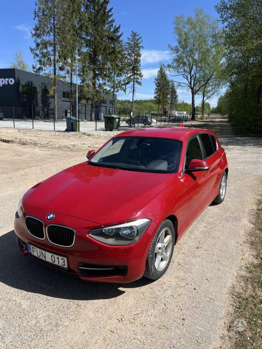 Red BMW 116 2012 in Klaipeda, with an engine capacity of 2.00 L and mileage of 330 thousand km for 4750 €, photo 3 on AUTOMOTO.COM.LV