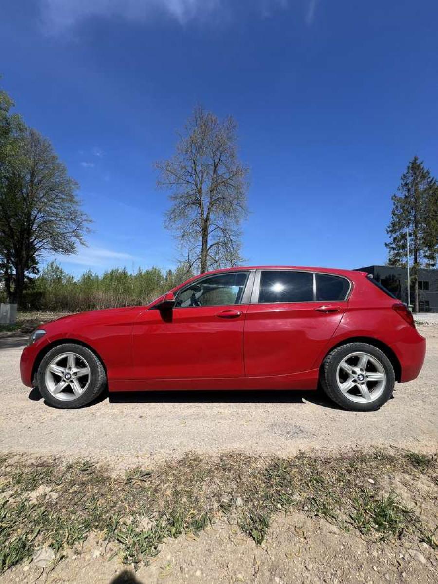 Red BMW 116 2012 in Klaipeda, with an engine capacity of 2.00 L and mileage of 330 thousand km for 4750 €, photo 4 on AUTOMOTO.COM.LV