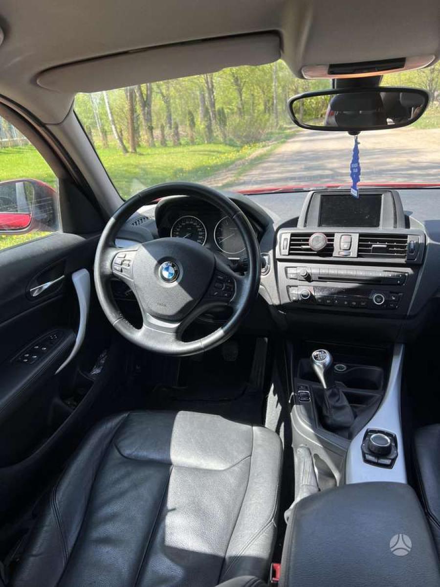 Red BMW 116 2012 in Klaipeda, with an engine capacity of 2.00 L and mileage of 330 thousand km for 4750 €, photo 6 on AUTOMOTO.COM.LV