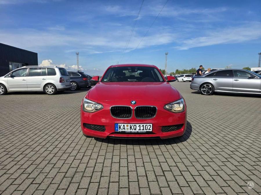 Red BMW 116 2013 in Marijampole, with an engine capacity of 1.60 L and mileage of 180 thousand km for 5600 €, photo 2 on AUTOMOTO.COM.LV