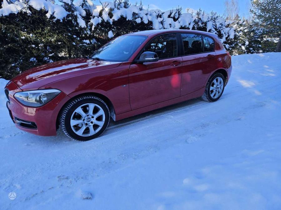 Red BMW 116 2014 in Utena, with an engine capacity of 2.00 L and mileage of 143 thousand km for 5999 €, photo 2 on AUTOMOTO.COM.LV