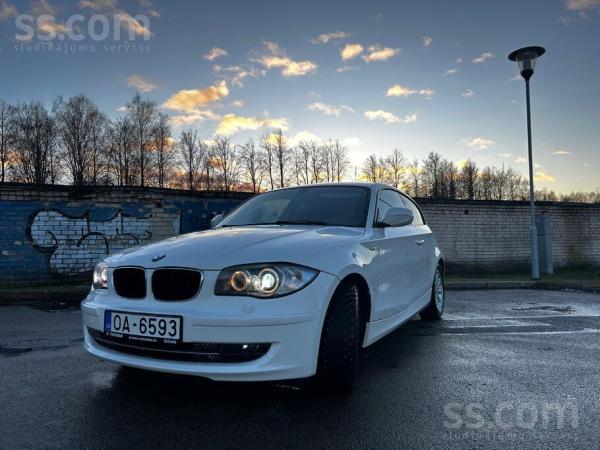White BMW 116 2009 in Riga, with an engine capacity of 2.00 L and mileage of 226 thousand km for 3500 €, photo 1 on AUTOMOTO.COM.LV