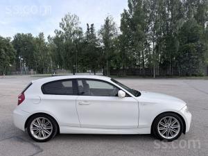 White BMW 116 2010 in Riga, with an engine capacity of 2.00 L and mileage of 337 thousand km for 3700 €, photo 7 on AUTOMOTO.COM.LV