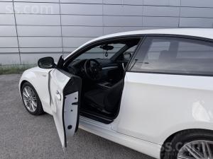 White BMW 116 2010 in Riga, with an engine capacity of 2.00 L and mileage of 337 thousand km for 3700 €, photo 12 on AUTOMOTO.COM.LV