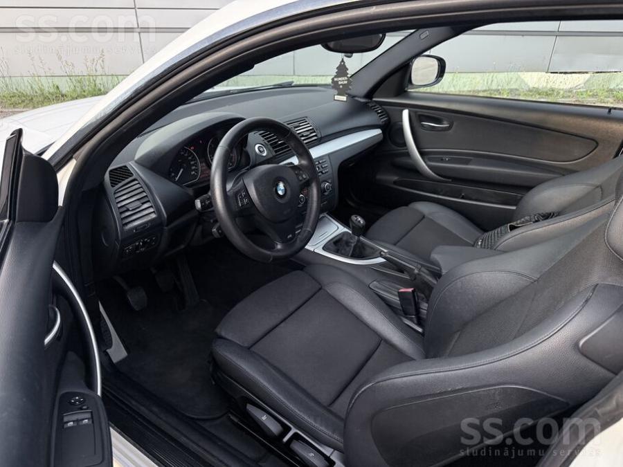 White BMW 116 2010 in Riga, with an engine capacity of 2.00 L and mileage of 337 thousand km for 3700 €, photo 13 on AUTOMOTO.COM.LV