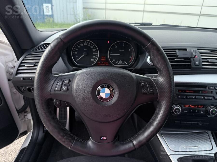 White BMW 116 2010 in Riga, with an engine capacity of 2.00 L and mileage of 337 thousand km for 3700 €, photo 15 on AUTOMOTO.COM.LV