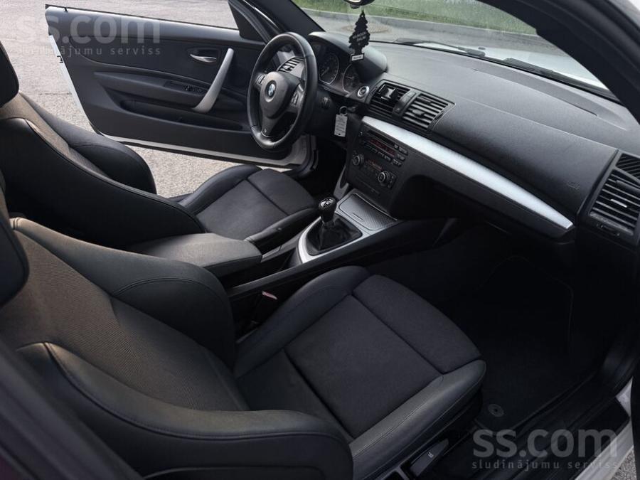White BMW 116 2010 in Riga, with an engine capacity of 2.00 L and mileage of 337 thousand km for 3700 €, photo 18 on AUTOMOTO.COM.LV