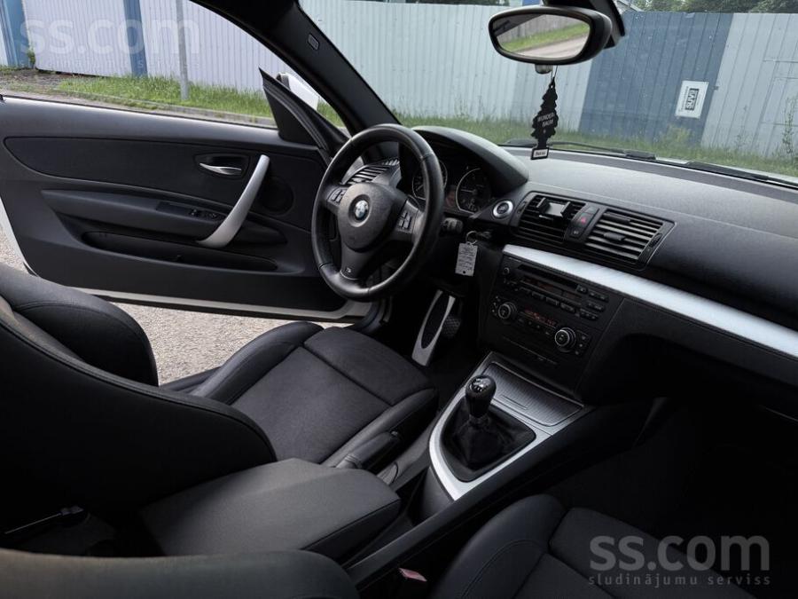 White BMW 116 2010 in Riga, with an engine capacity of 2.00 L and mileage of 337 thousand km for 3700 €, photo 19 on AUTOMOTO.COM.LV