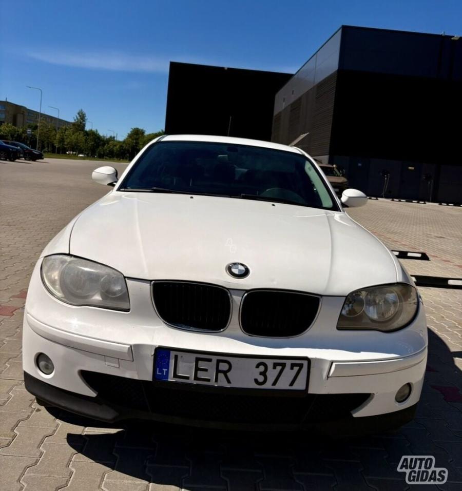 White BMW 116 2006 in Siauliai, with an engine capacity of 1.60 L and mileage of 271 thousand km for 2000 €, photo 7 on AUTOMOTO.COM.LV