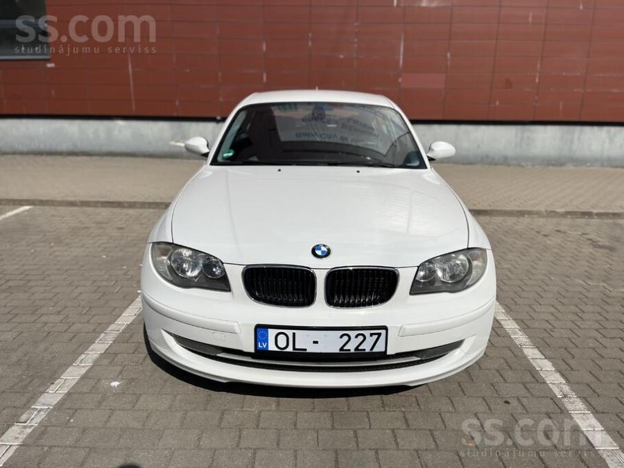 White BMW 116 2008 in Riga, with an engine capacity of 1.60 L and mileage of 155 thousand km for 3100 €, photo 1 on AUTOMOTO.COM.LV