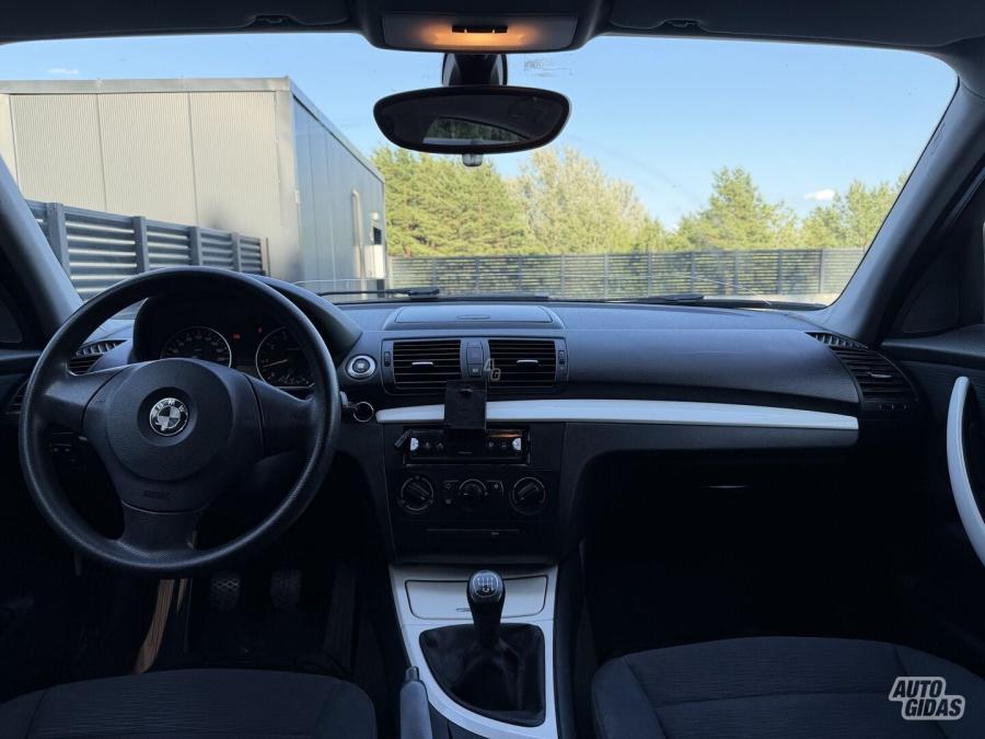 Balts BMW 116 2008 Viļņa, ar dzinēja tilpumu 1.60 L un nobraukumu 281 tūkst. km par 1300 €, foto 7 vietnē AUTOMOTO.COM.LV