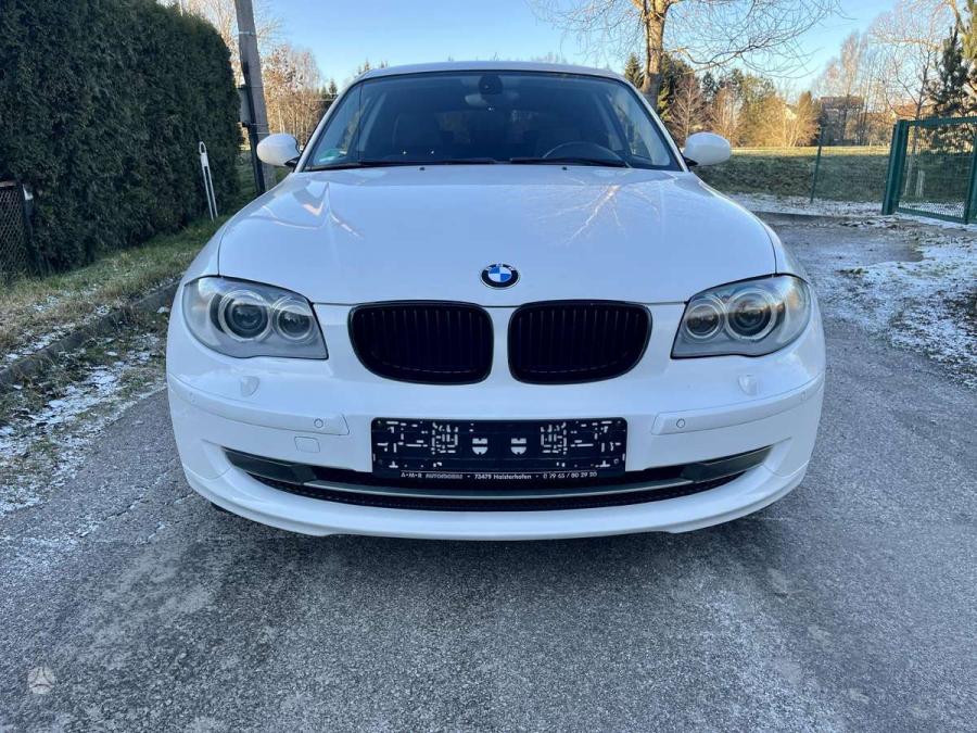 White BMW 116 2009 in Kelme, with an engine capacity of 2.00 L and mileage of 220 thousand km for 3400 €, photo 2 on AUTOMOTO.COM.LV