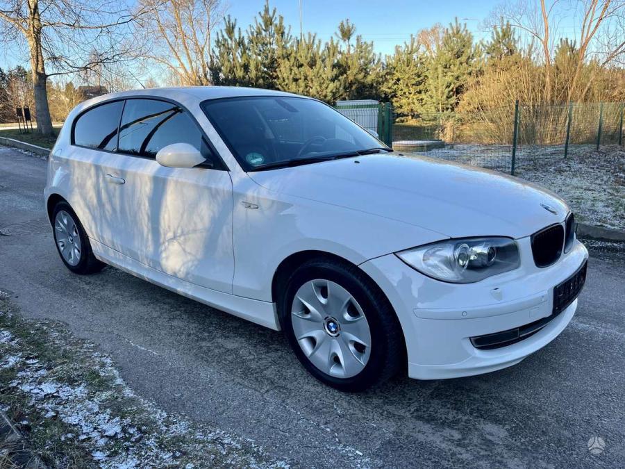 White BMW 116 2009 in Kelme, with an engine capacity of 2.00 L and mileage of 220 thousand km for 3400 €, photo 3 on AUTOMOTO.COM.LV