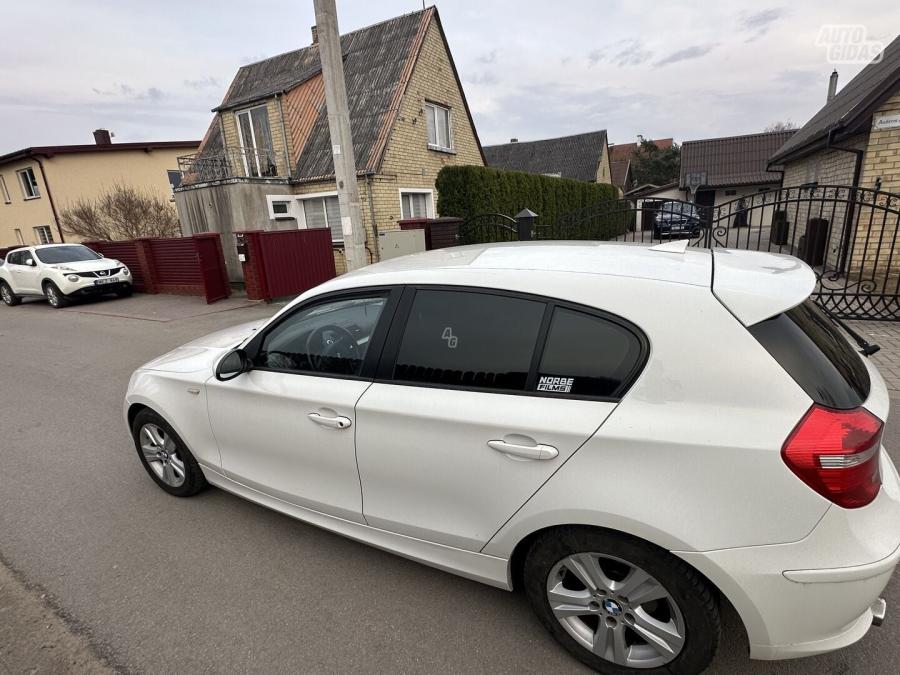 White BMW 116 2009 in Vilnius, with an engine capacity of 2.00 L and mileage of 276 thousand km for 2300 €, photo 1 on AUTOMOTO.COM.LV