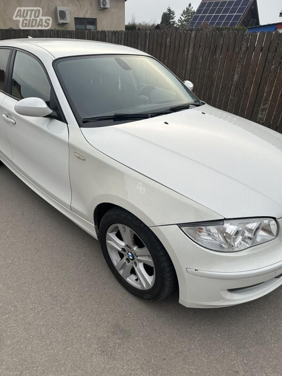 White BMW 116 2009 in Vilnius, with an engine capacity of 2.00 L and mileage of 276 thousand km for 2300 €, photo 4 on AUTOMOTO.COM.LV