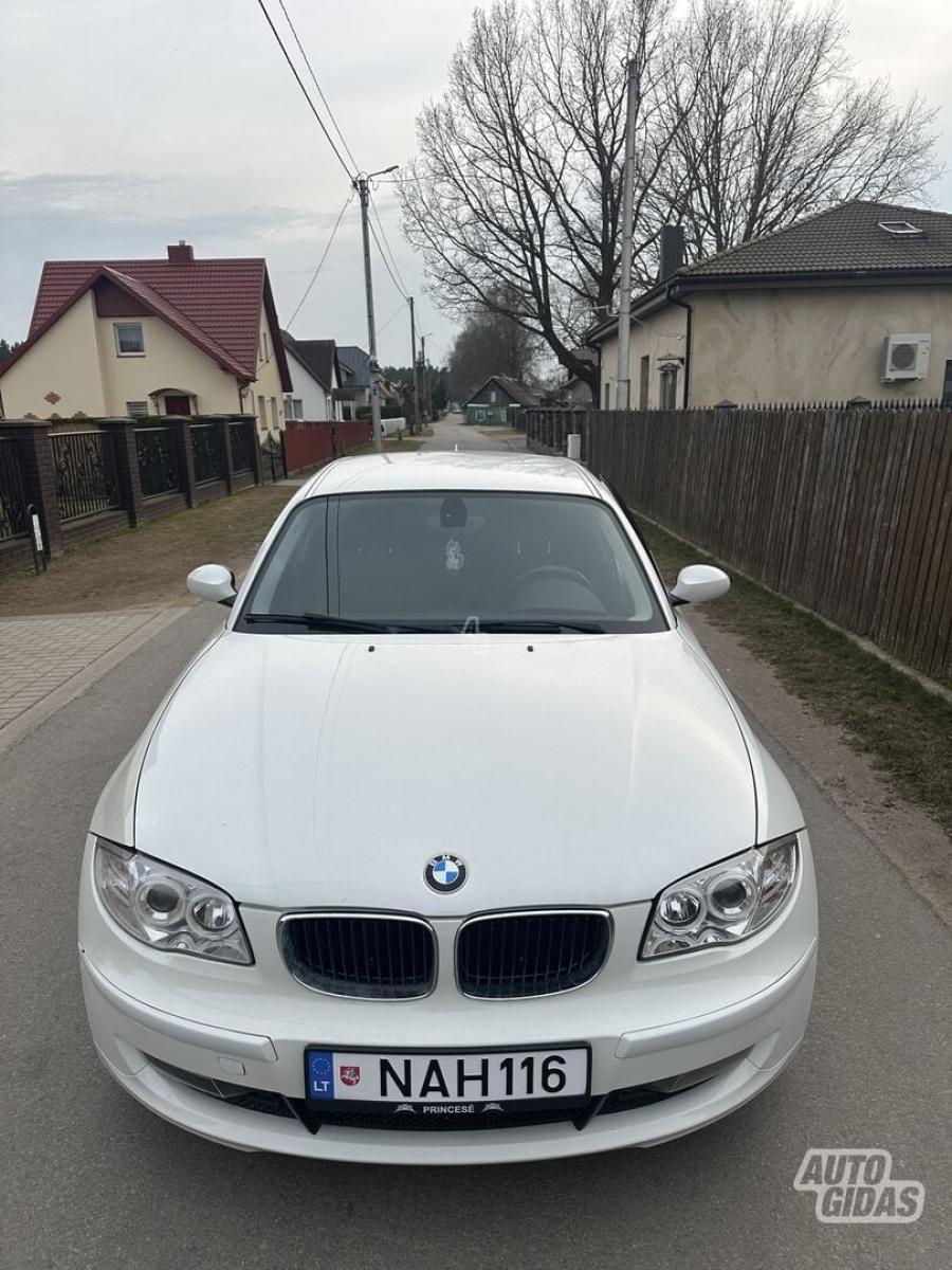 White BMW 116 2009 in Vilnius, with an engine capacity of 2.00 L and mileage of 276 thousand km for 2300 €, photo 5 on AUTOMOTO.COM.LV