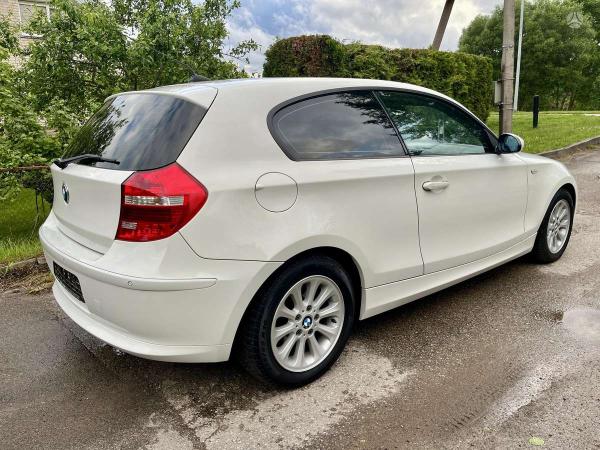 White BMW 116 2009 in Kaunas, with an engine capacity of 1.60 L and mileage of 221 thousand km for 2700 €, photo 6 on AUTOMOTO.COM.LV