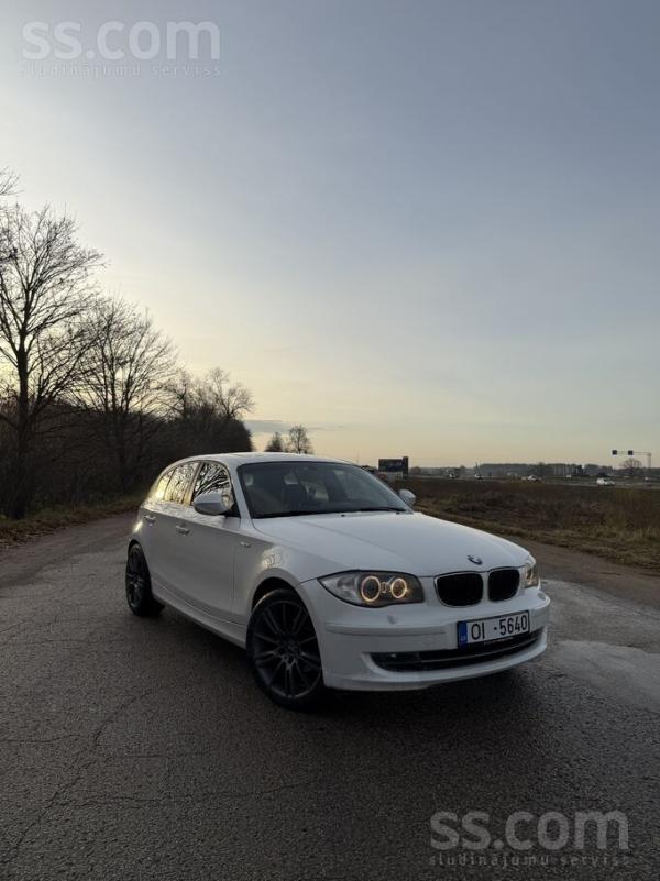 White BMW 116 2010 in Riga, with an engine capacity of 2.00 L and mileage of 289 thousand km for 3995 €, photo 2 on AUTOMOTO.COM.LV