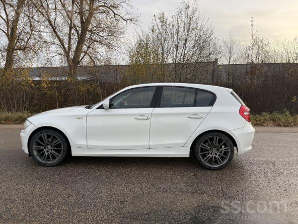 White BMW 116 2010 in Riga, with an engine capacity of 2.00 L and mileage of 289 thousand km for 3995 €, photo 3 on AUTOMOTO.COM.LV