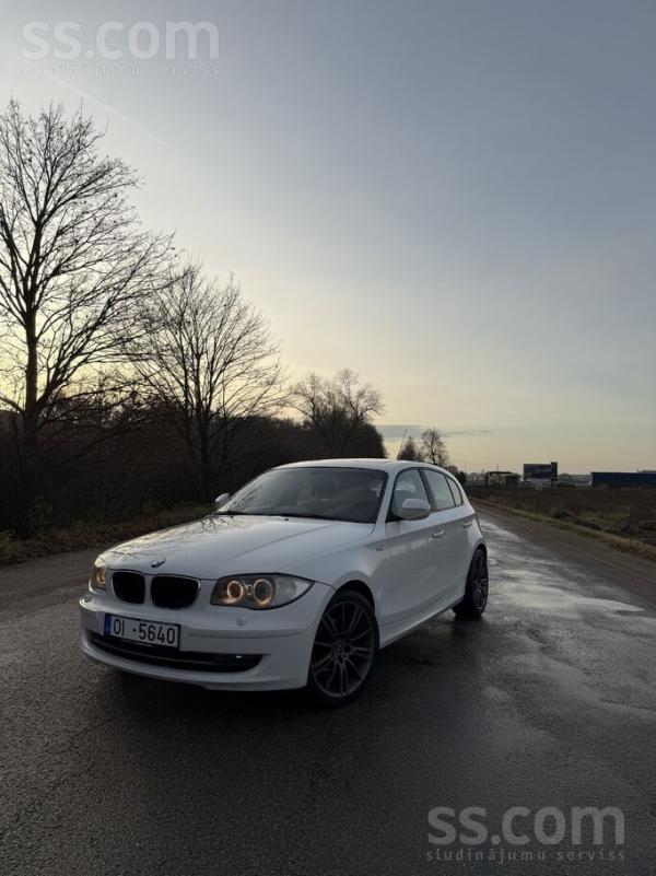 White BMW 116 2010 in Riga, with an engine capacity of 2.00 L and mileage of 289 thousand km for 3995 €, photo 4 on AUTOMOTO.COM.LV