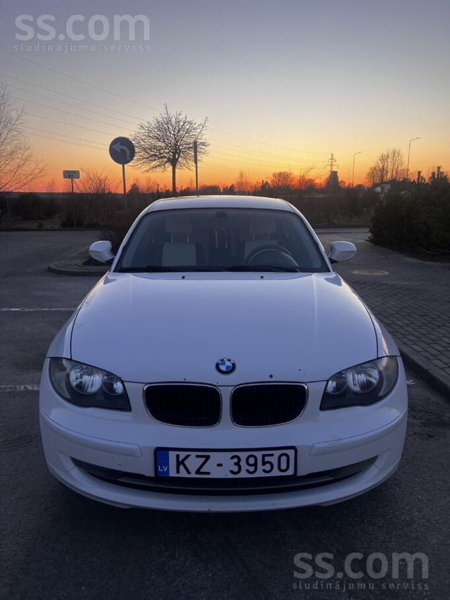 White BMW 116 2010 in Riga, with an engine capacity of 2.00 L and mileage of 326 thousand km for 2700 €, photo 3 on AUTOMOTO.COM.LV