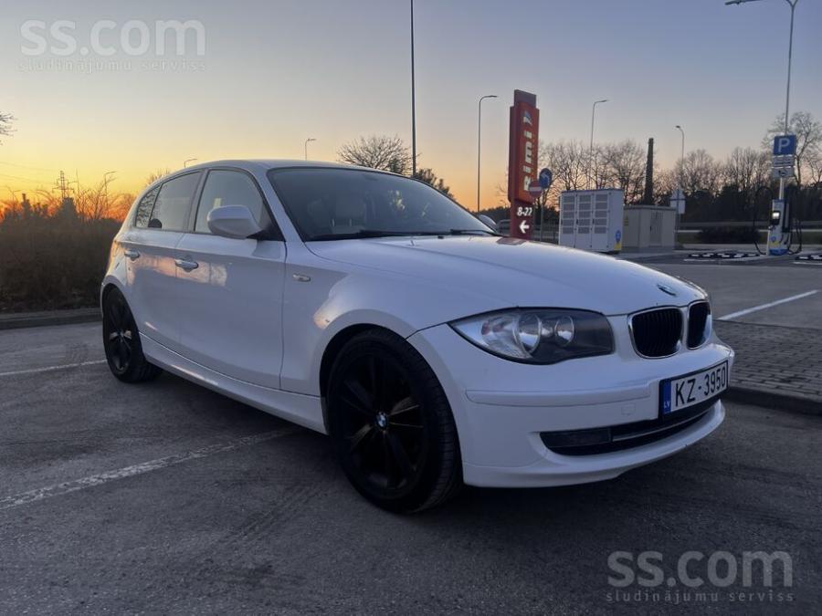 White BMW 116 2010 in Riga, with an engine capacity of 2.00 L and mileage of 326 thousand km for 2700 €, photo 4 on AUTOMOTO.COM.LV